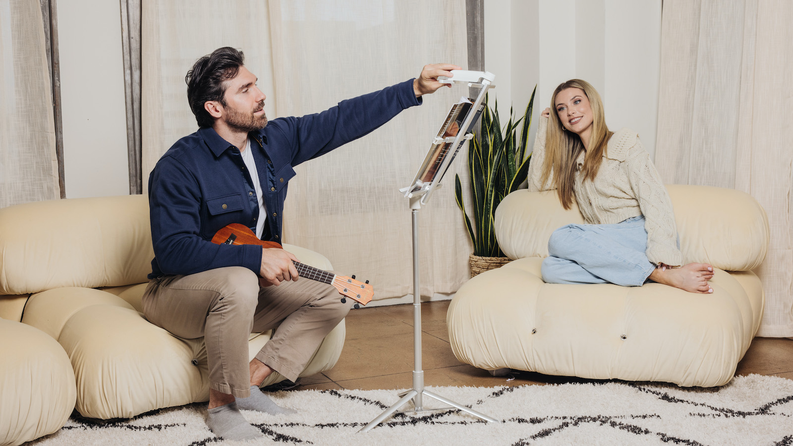 This compact foldable music stand has a tripod extension design