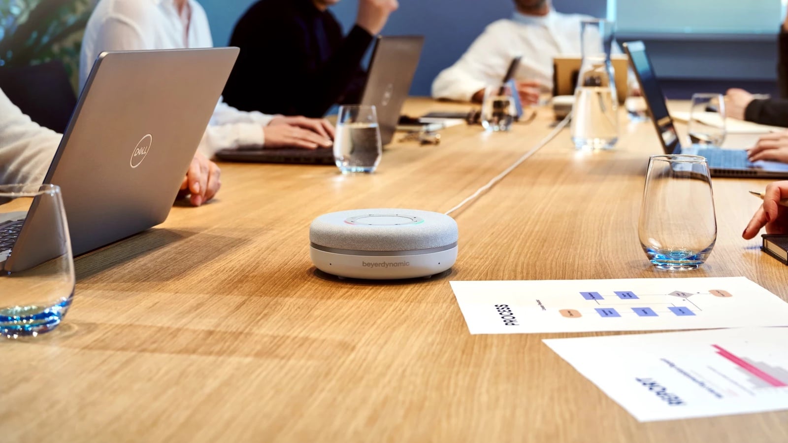 The beyerdynamic speakerphone enhances speech voice intelligibility