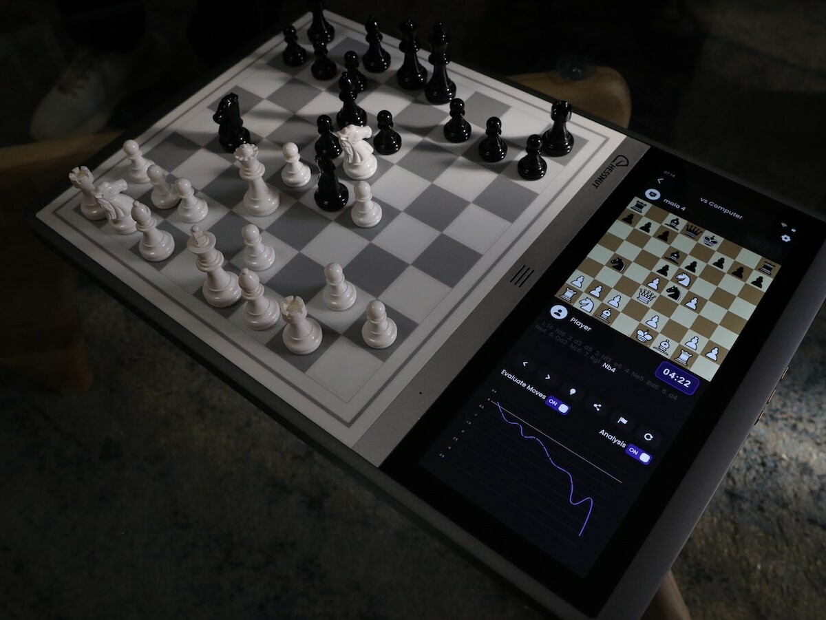 This smart AI chessboard has a customized chess bot