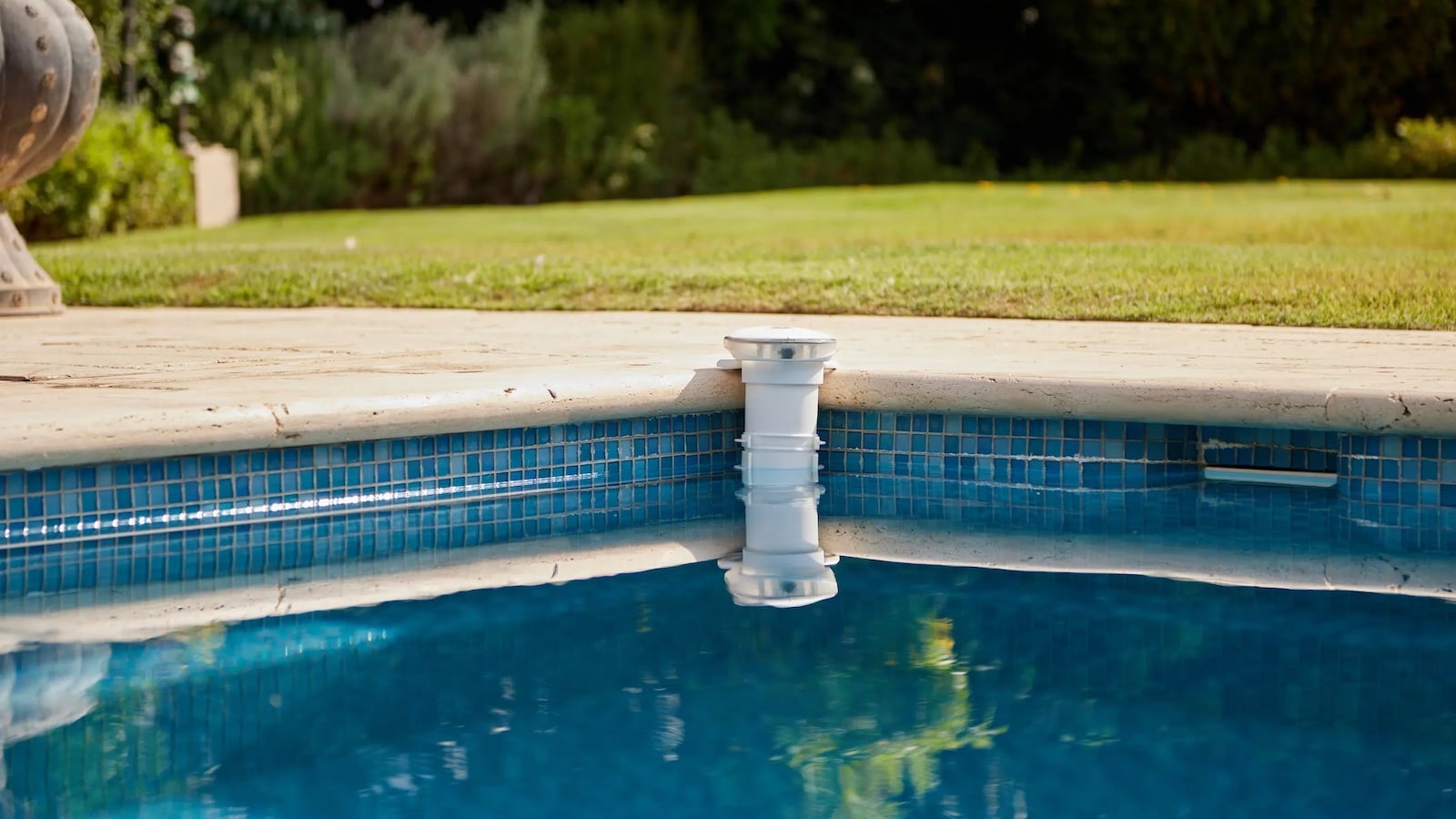 This AI virtual lifeguard monitors your pool for drowning risks