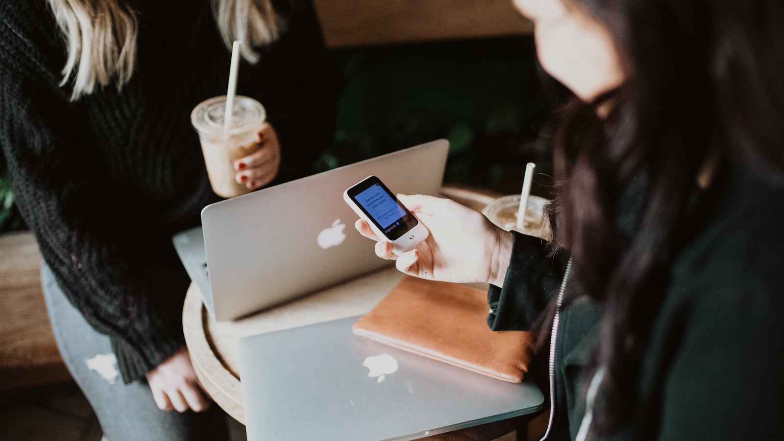 This voice translator can translate 82 languages and even convert currency