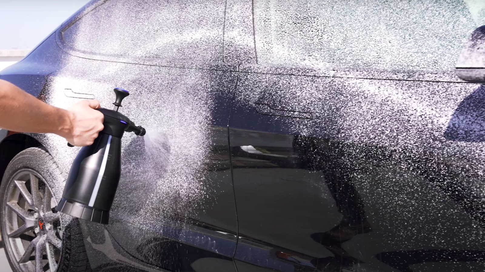 This waterless car wash kit lets you wash your car anywhere, anytime