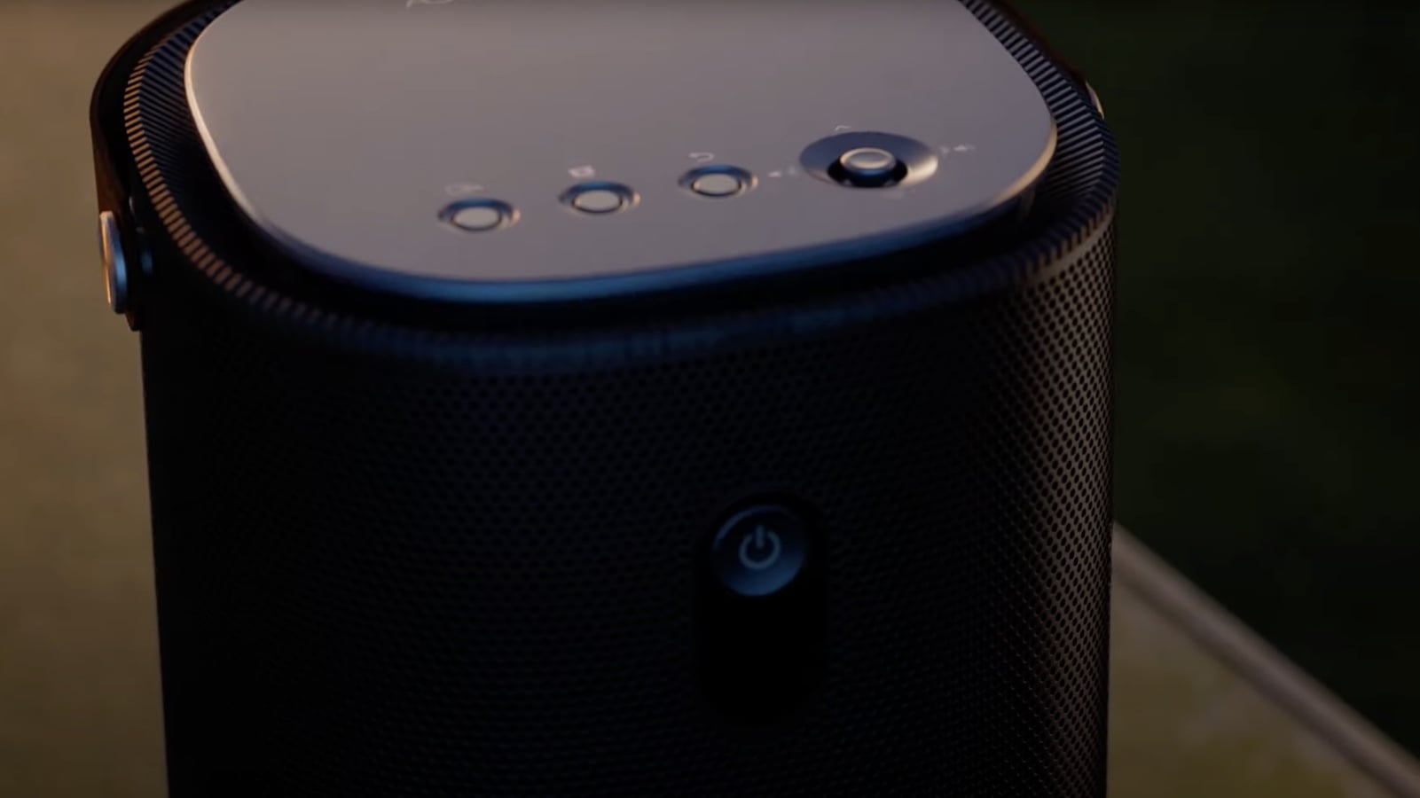 ASUS ZenBeam L2 portable LED projector has auto features