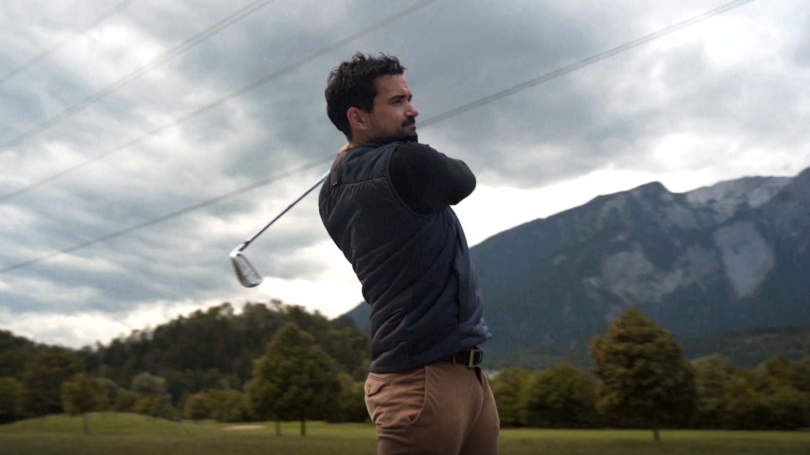 This durable vest & jacket use recyclable, degradable fibers