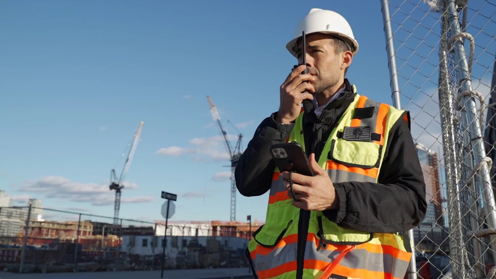 This ergonomic phone holder makes it easier to hold your smartphone