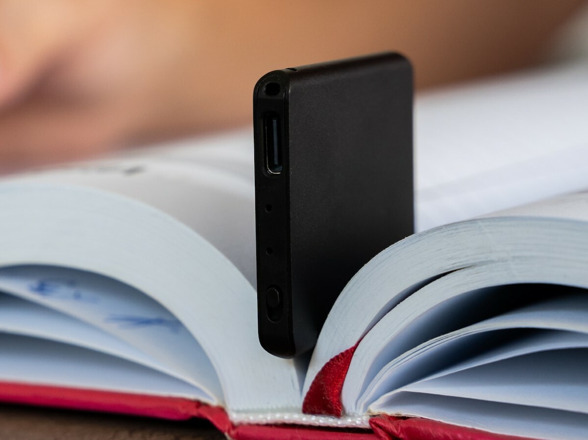 This mini voice recorder effortlessly captures audio