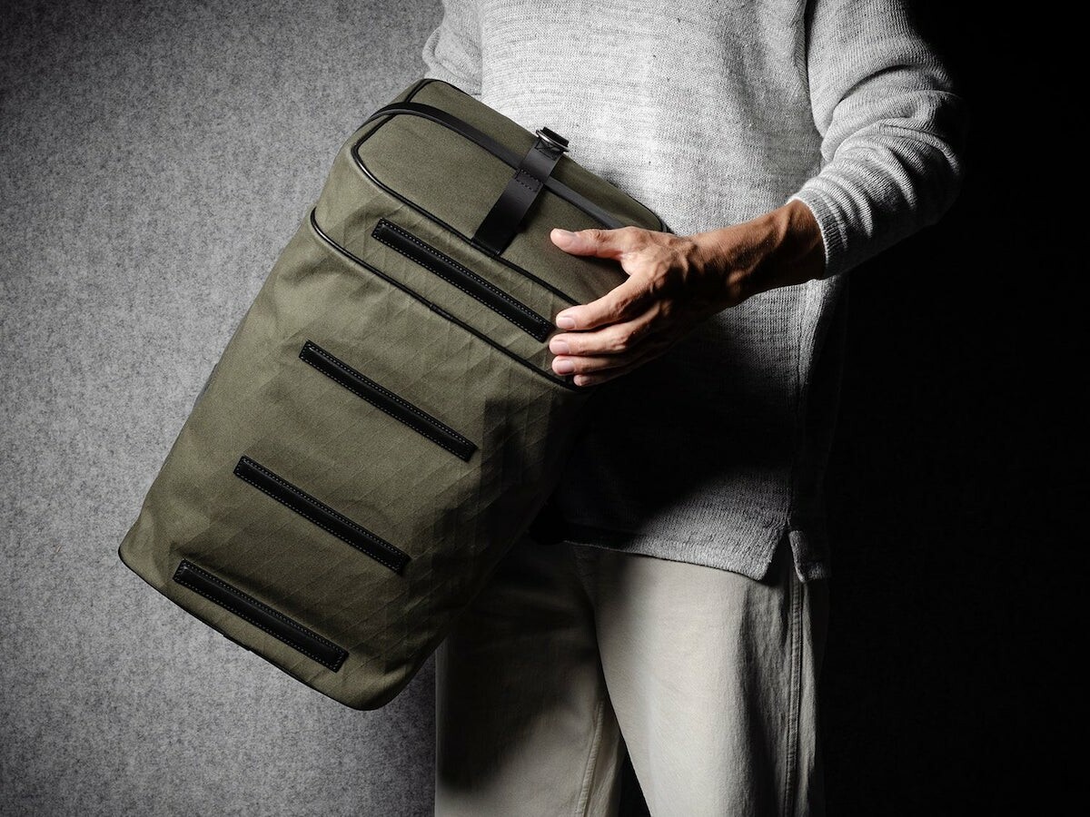 These vintage duffle bags are convenient for your daily travels