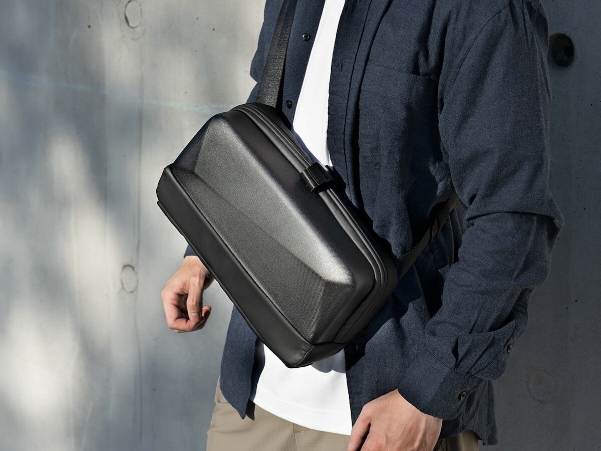 This magnet-powered sling bag is the future of zipper-free sling bags