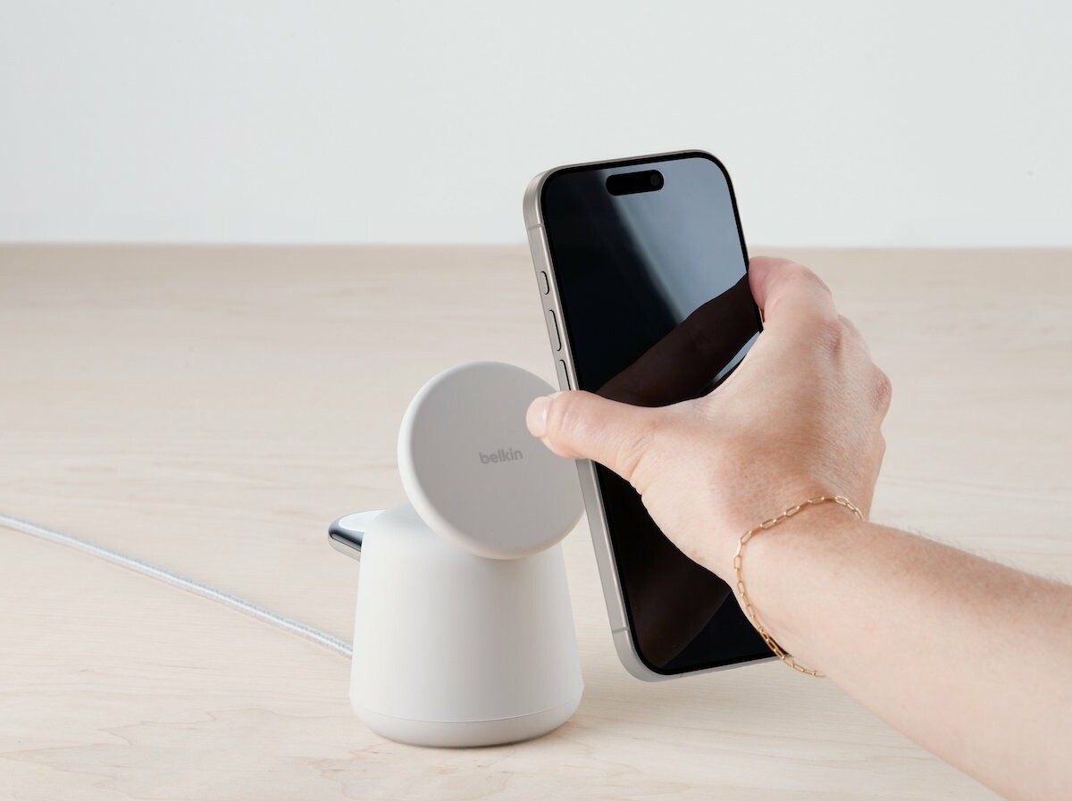 BOOST↑CHARGE PRO 2-in-1 Wireless Charging Dock with MagSafe
