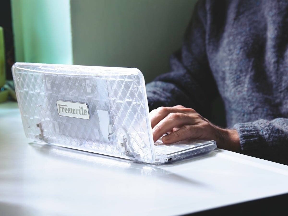 This transparent digital typewriter helps you achieve your writing goals