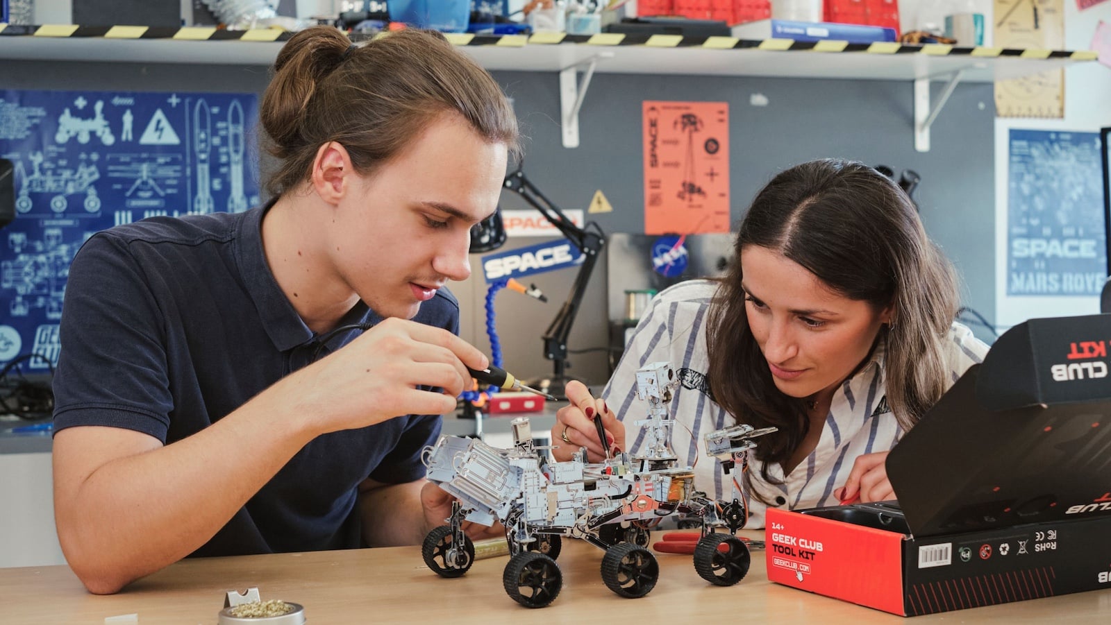 This Mars Rover kit introduces learners to coding, AI & more