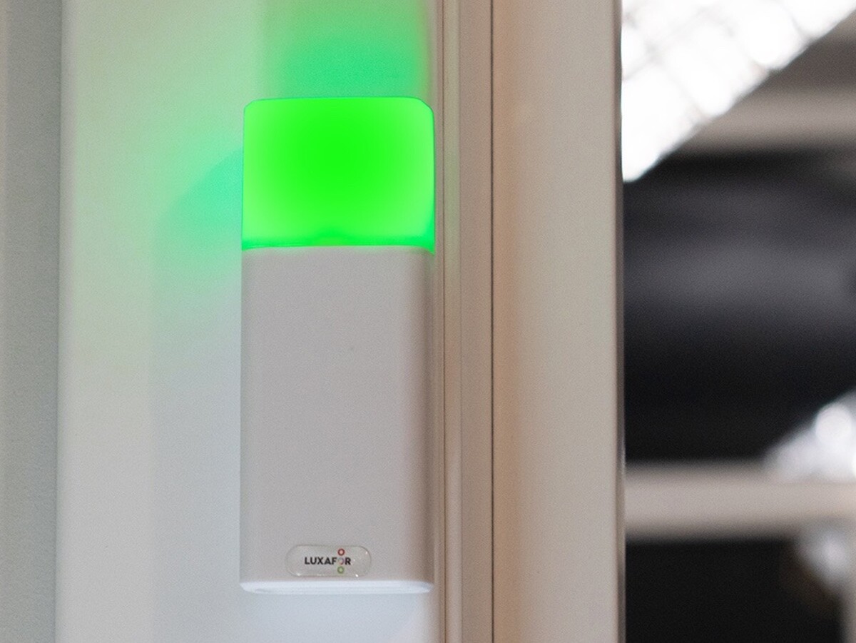 This LED do-not-disturb light eliminates interruptions