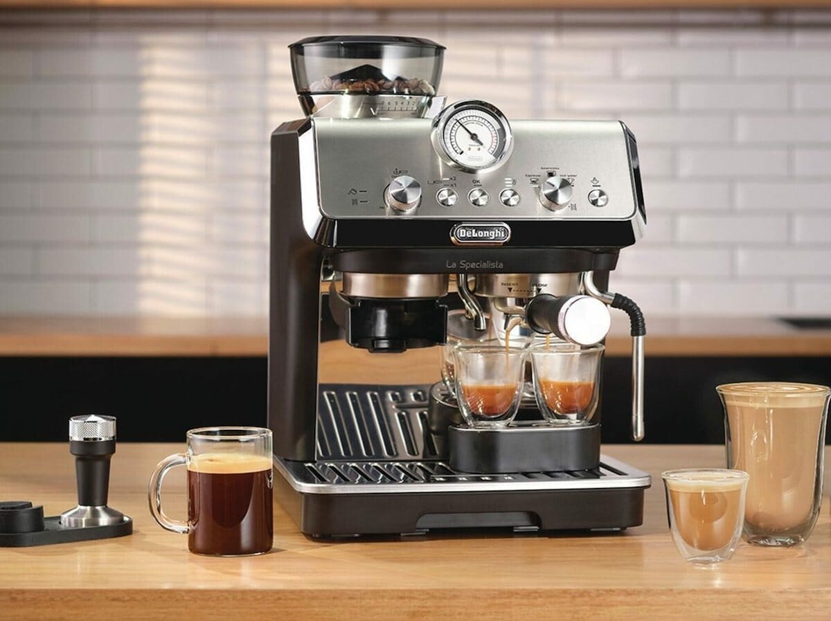This espresso machine by De'Longhi lets you craft espresso drinks