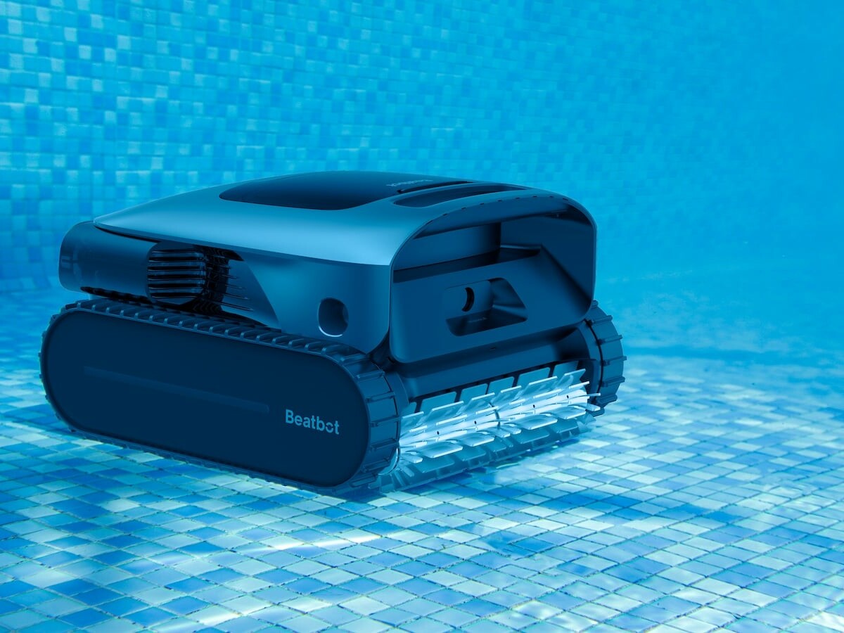 This robot vacuum for pools uses AI for efficient navigation and cleaning