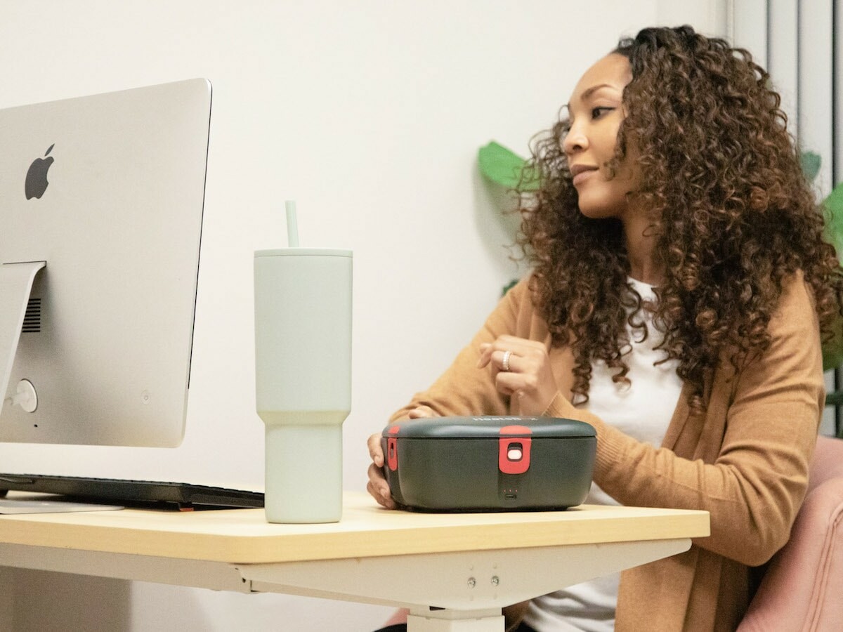 HeatsBox Go smart battery-powered heated lunch box gives you hot meals