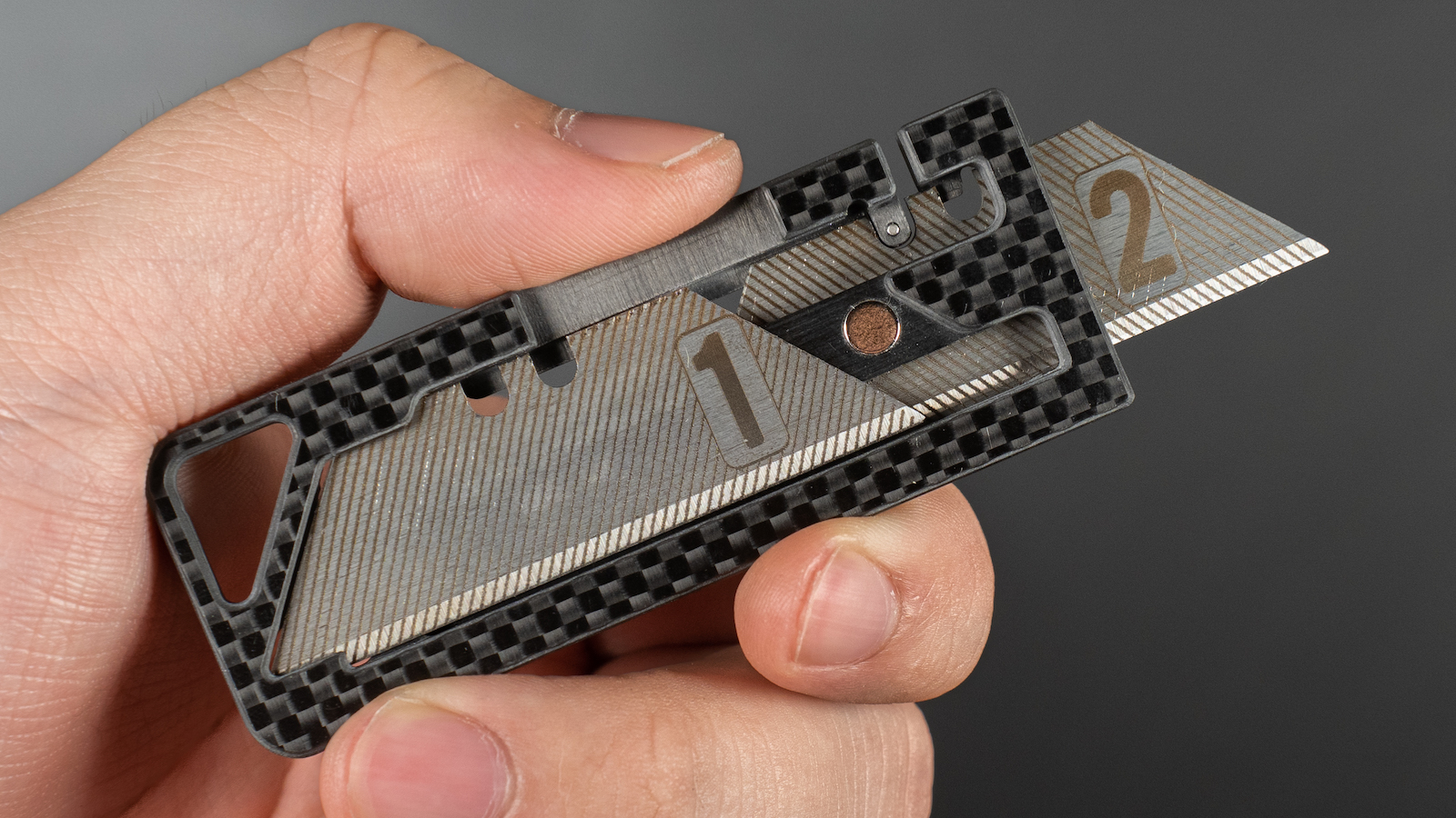 Duplex sleek carbon fiber utility knife has additional blade storage