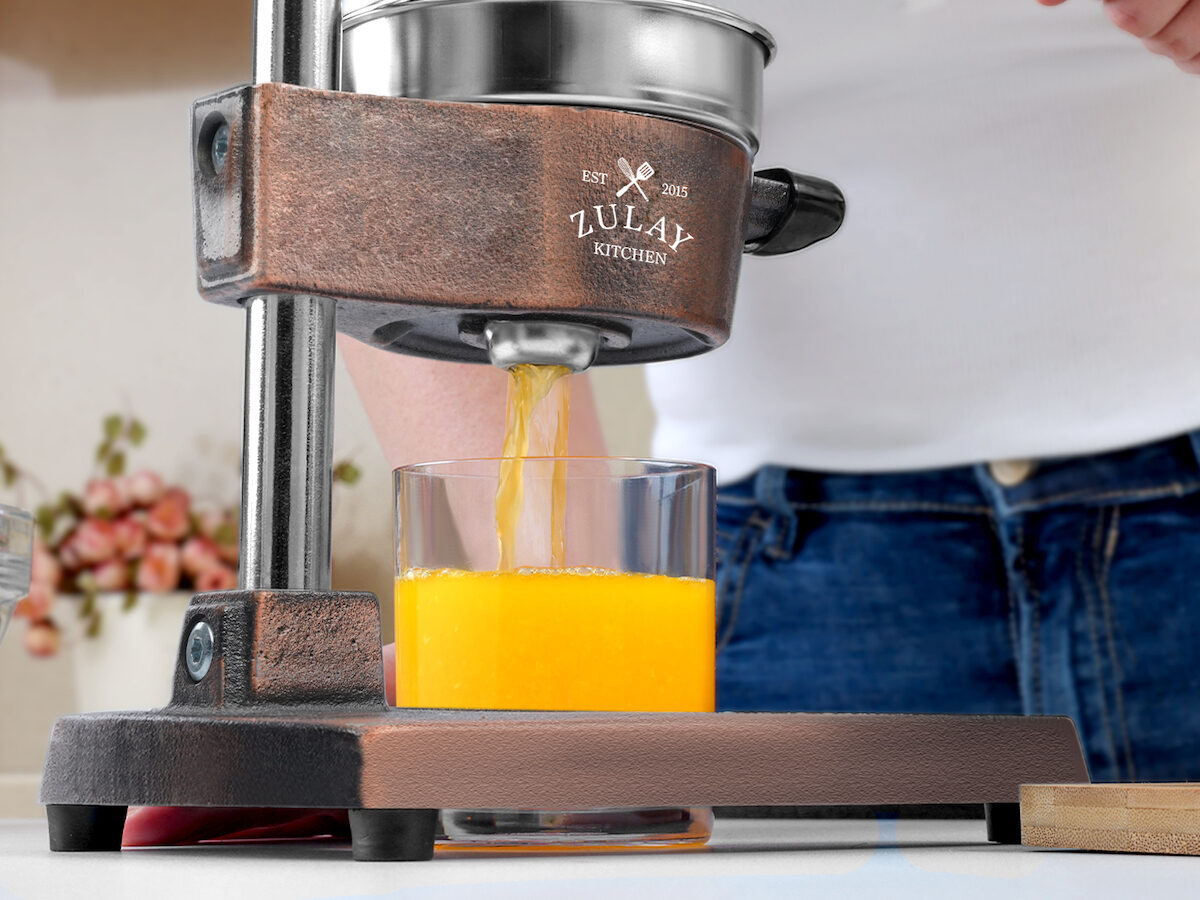 This Cast-Iron Orange Juice Squeezer is suitable for various fruits