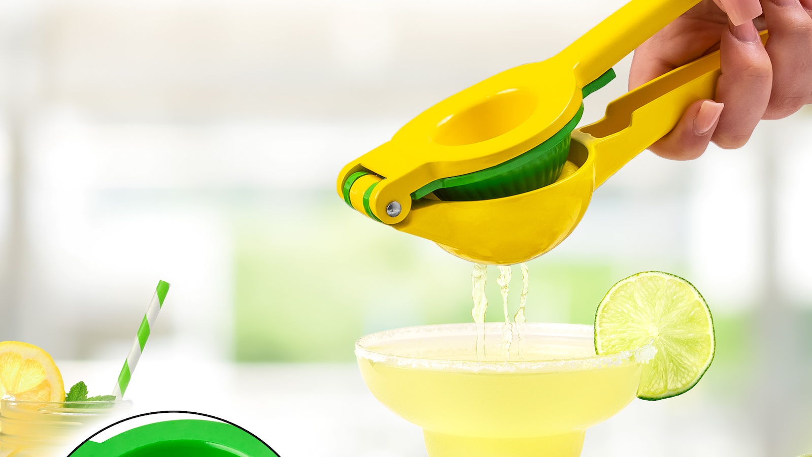 This Metal 2-in-1 Lemon Squeezer extracts every drop of juice