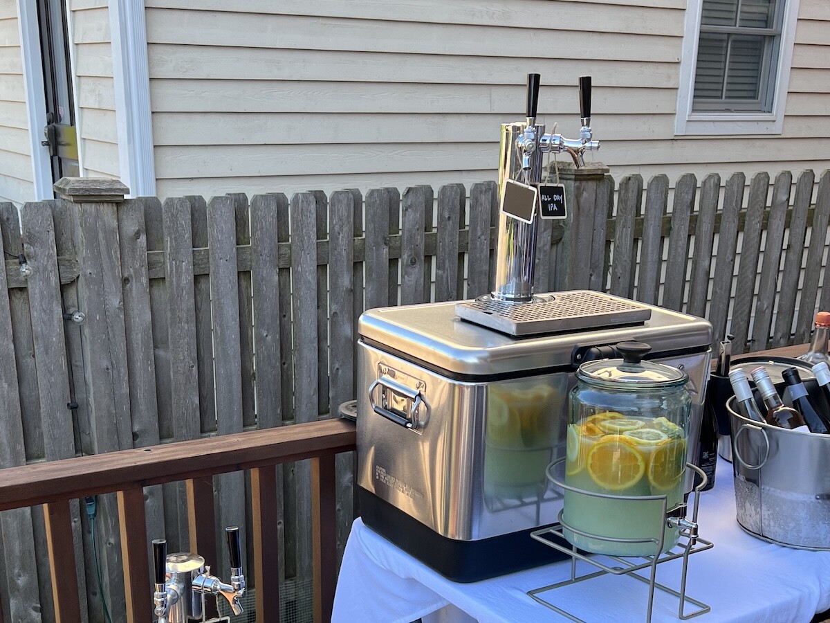 This portable stainless steel cooler has a CO₂ driven-draft system