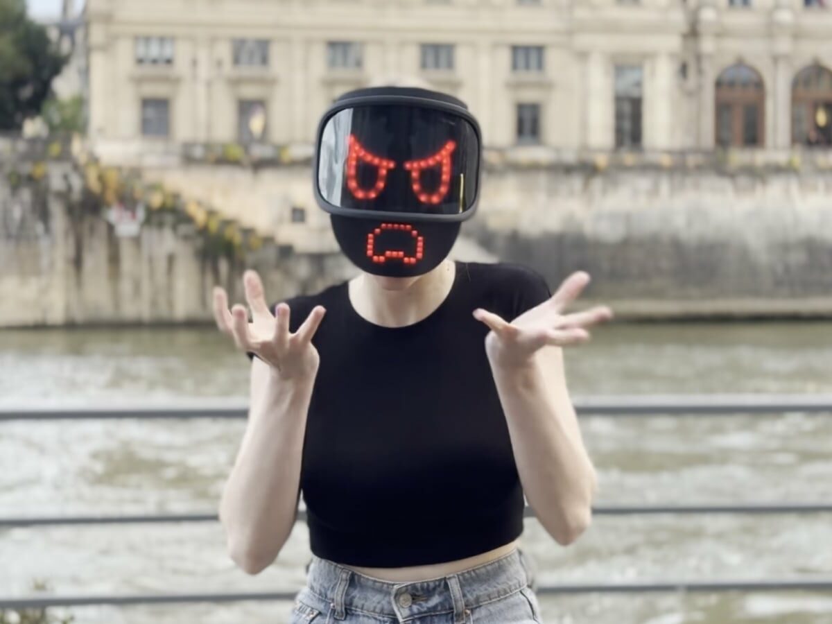 The Qudi Mask 2 lets you share your feelings with bright animations