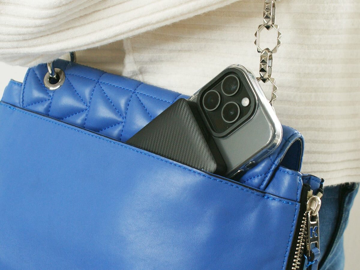 This hotspot router lets you use 2 SIM cards with your iOS devices