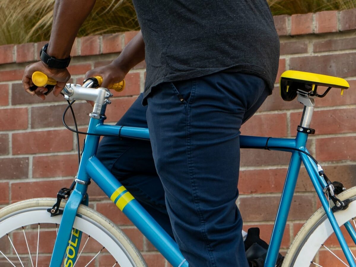 This complete bicycle seat lets you ride in comfort