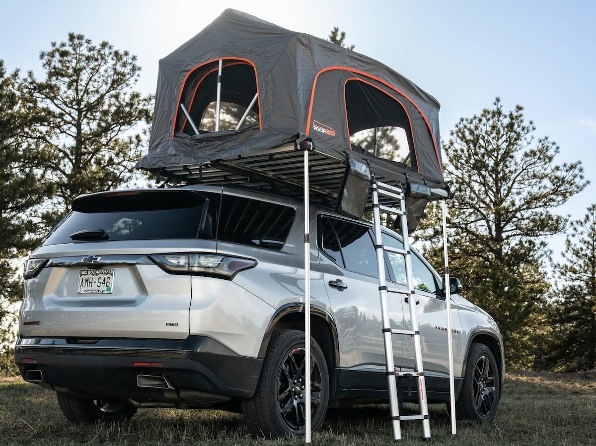 This lightweight rooftop tent leaves room for more gear