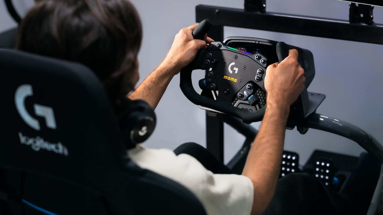 MOMO X Logitech G SIM GT 320 RACING WHEEL boasts realism!