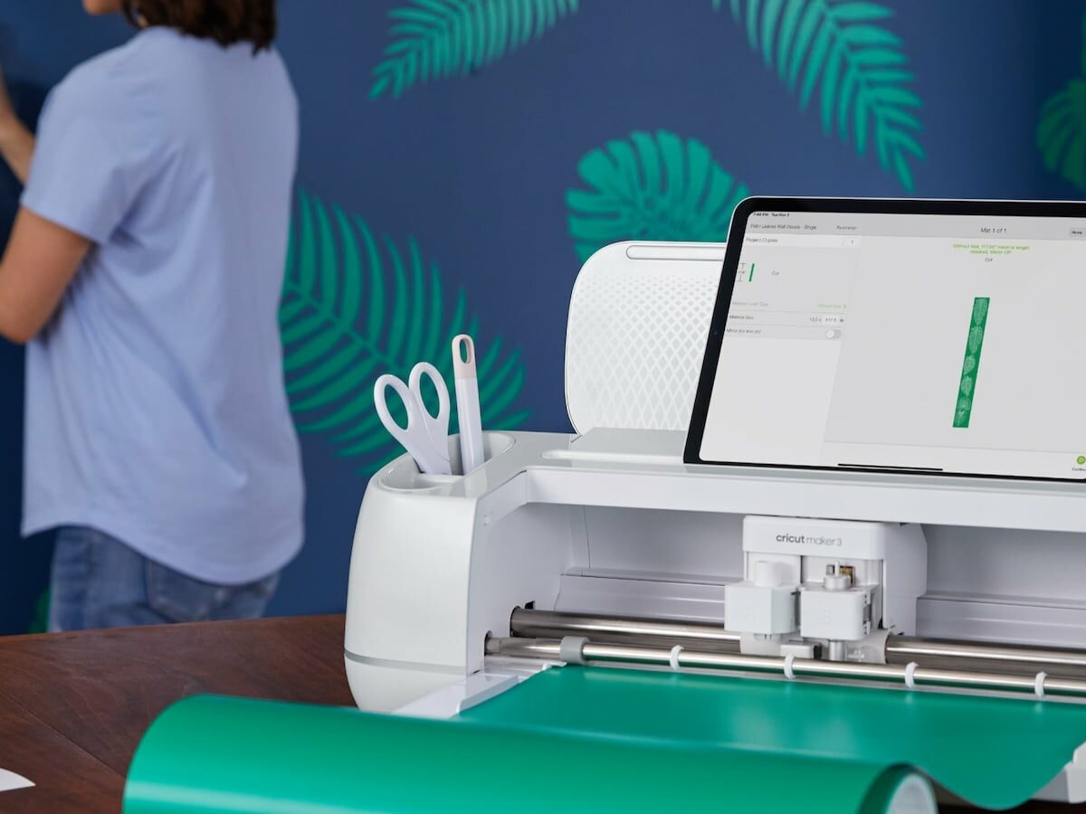 A smart cutting machine that works with 300+ material