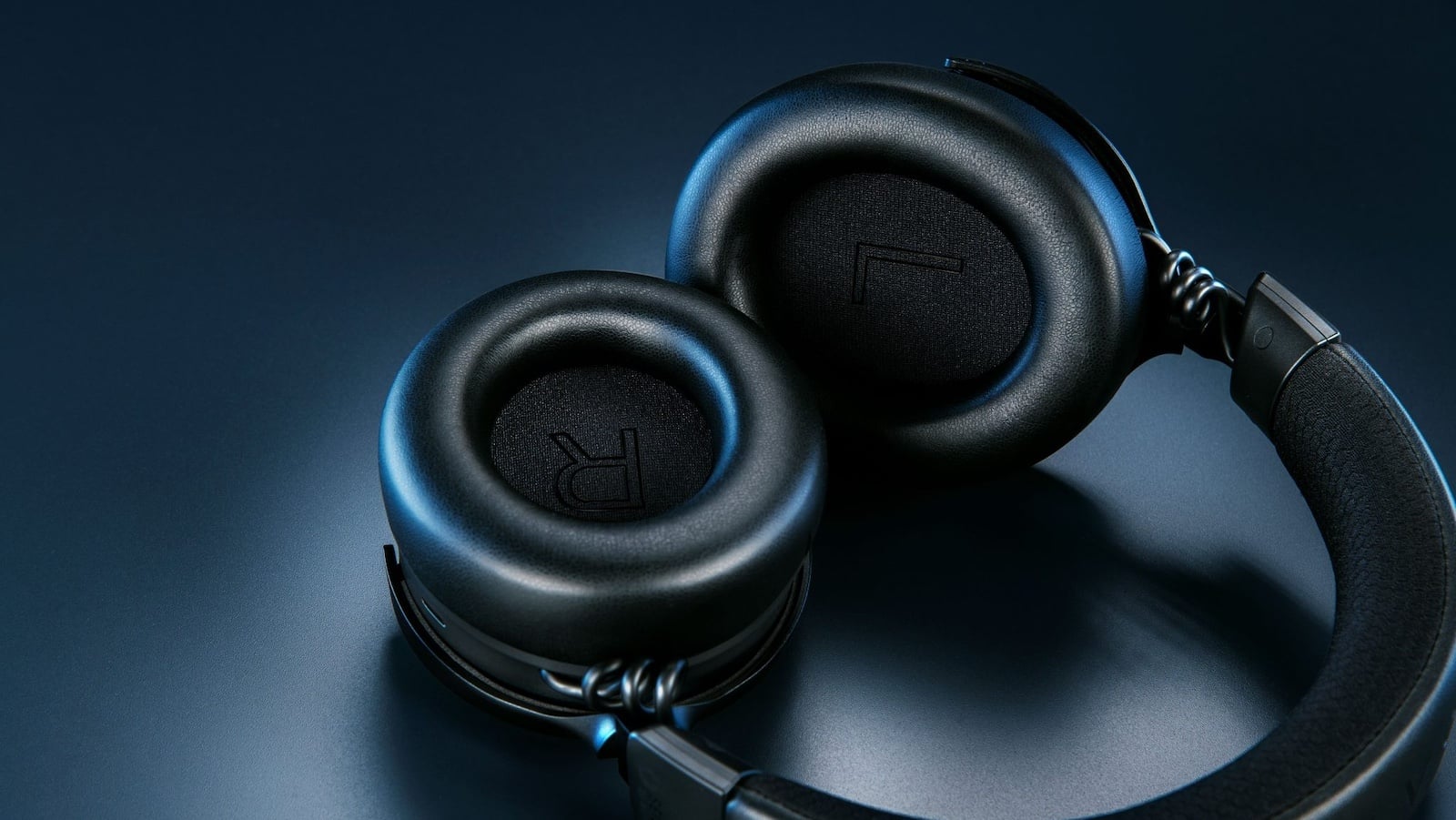 Razer Kraken V4 Pro wireless RGB headset offers precise controls!