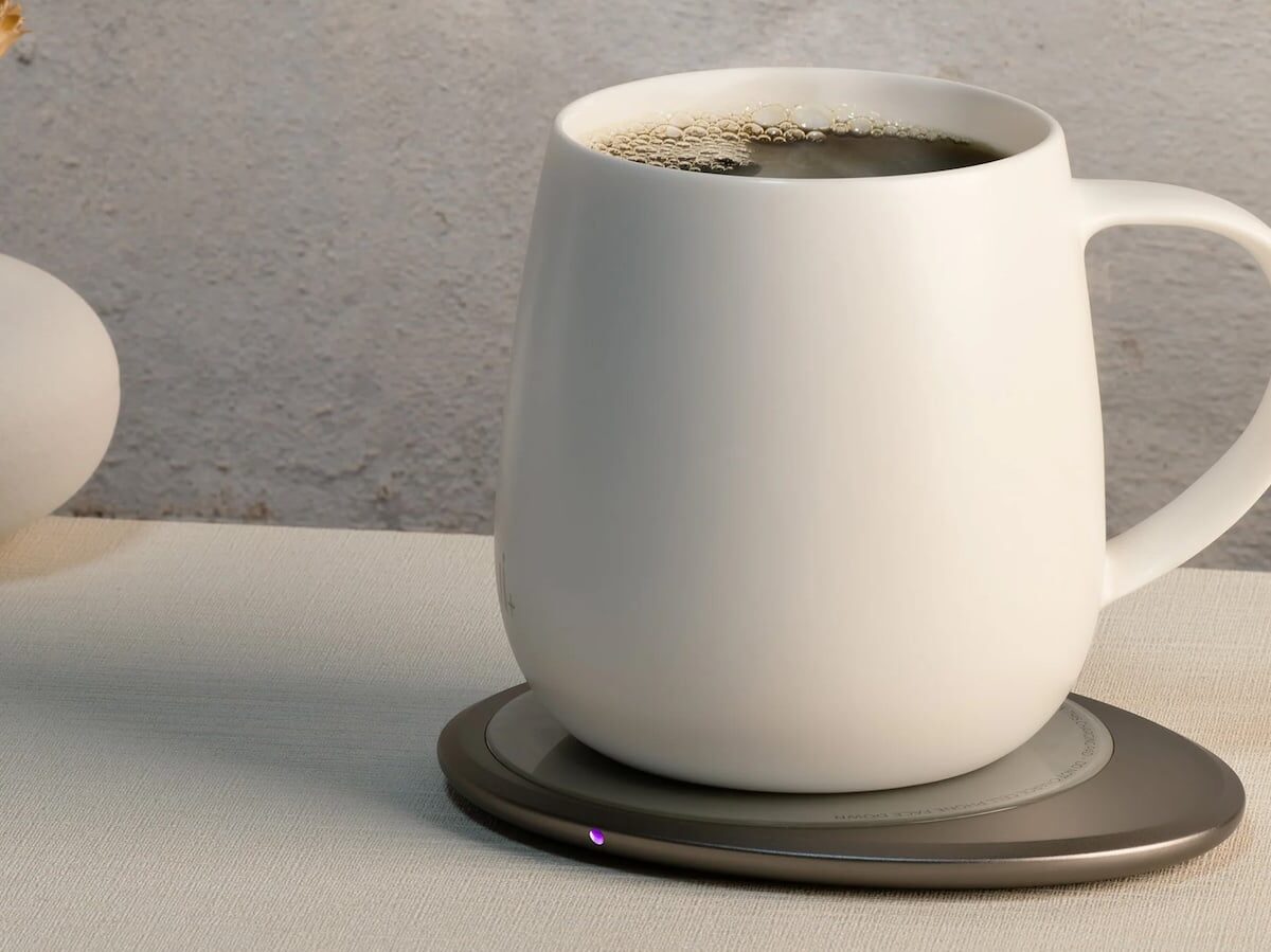 This self-heating coffee cup blends practicality with luxury!