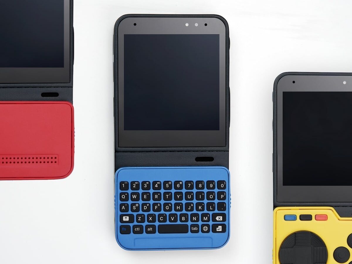 The Mecha Comet is a handheld computer for everyday life