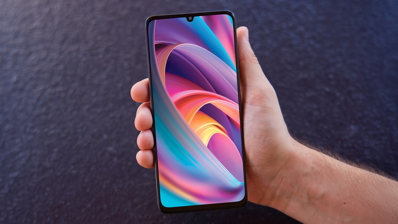 TCL K32 5G offers ultra-fast speeds and table performance!