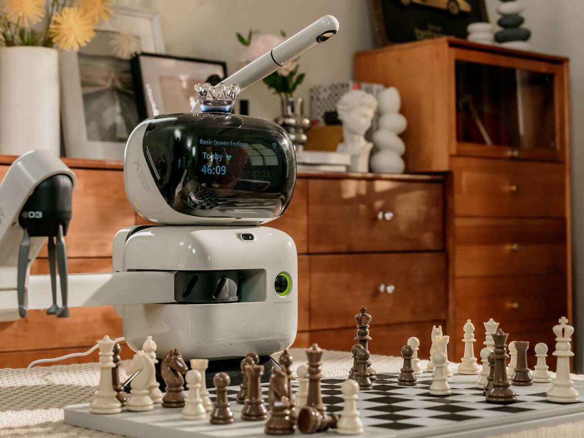 SenseRobot: AI-Powered Smart Chess Coach & Companion