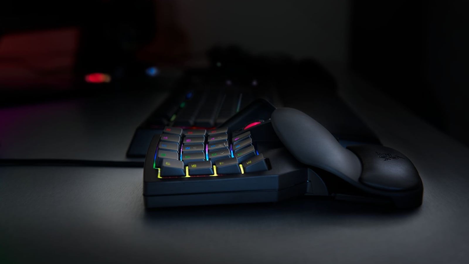 Razer Tartarus V2 offers seamless precision!