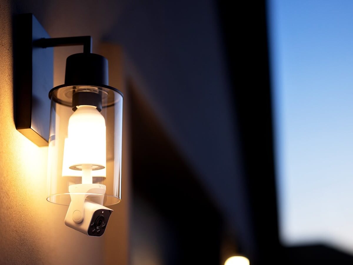 Wyze Bulb Cam is a 2-in-1 outdoor security camera!