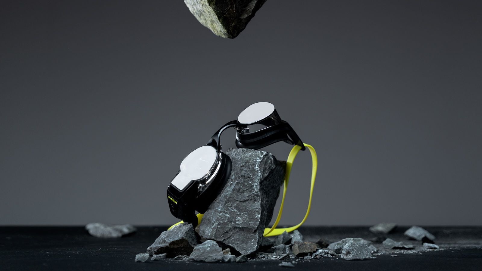 FORM Smart Swim 2 PRO displays performance data in real time
