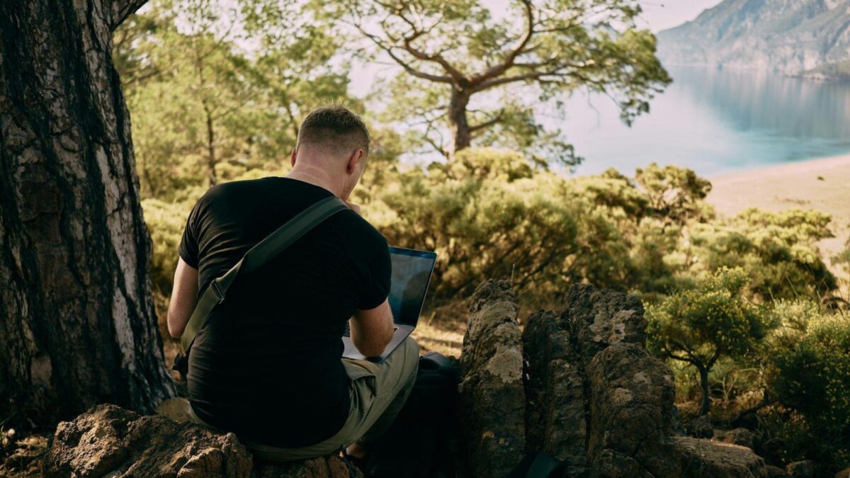 Digital Nomad Tech Essentials: 2025 Gear Guide