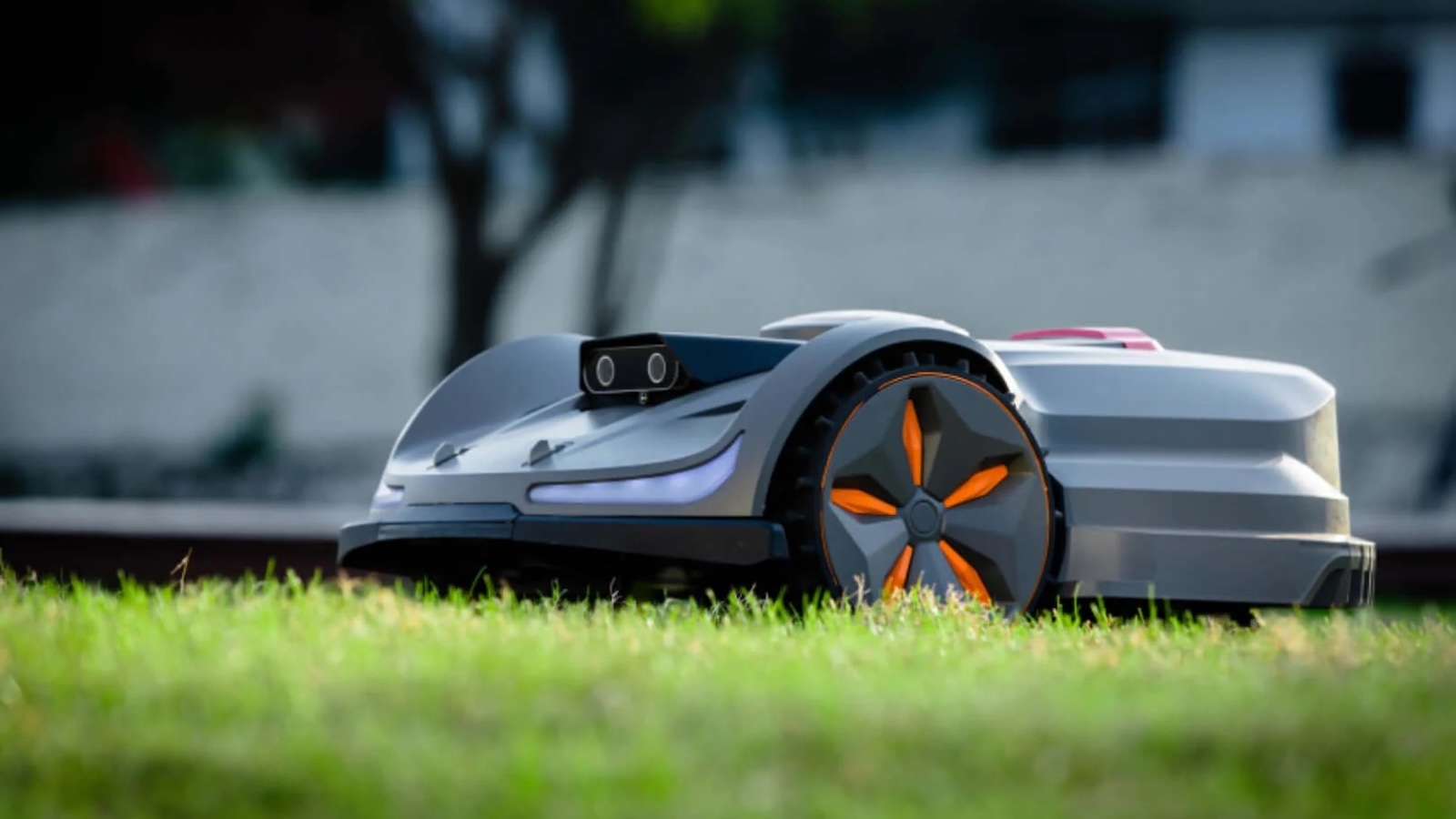 Sunseeker X7 succeeds even in complex garden landscapes!