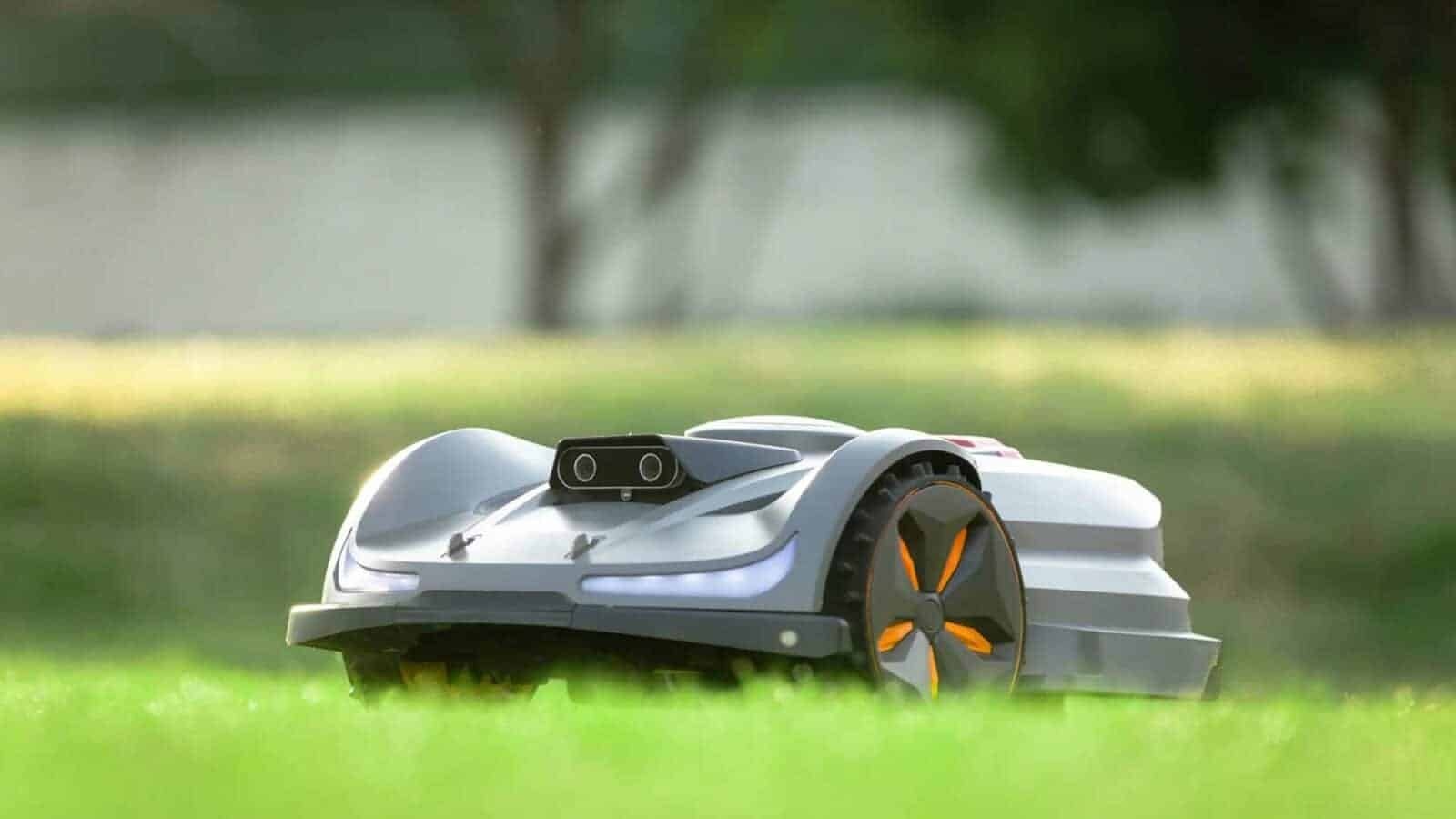 Sunseeker X7 succeeds even in complex garden landscapes!