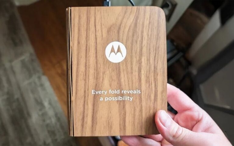 Motorola book-style foldable
