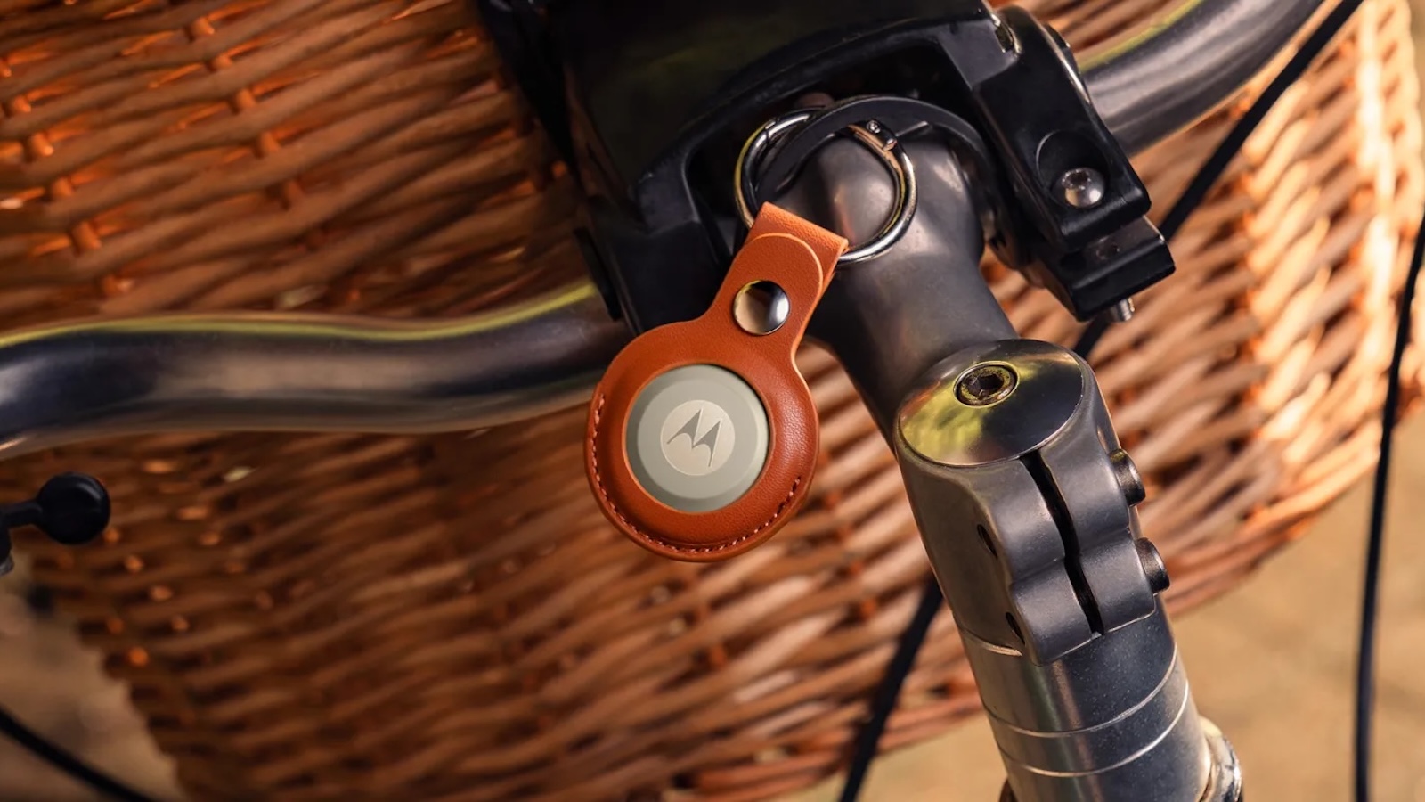 moto tag 2 Smart Tracker | Key Features, Price & Alternatives